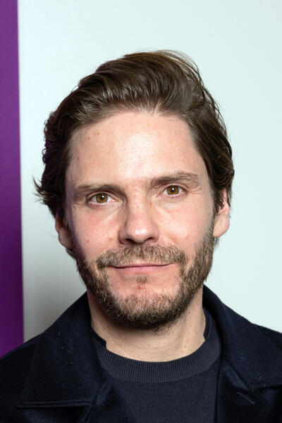 daniel brühl teeth