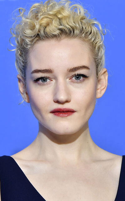 julia garner electric