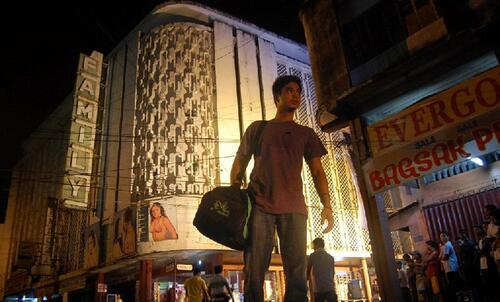 Serbis Movie Tickets & Showtimes Near You | Fandango